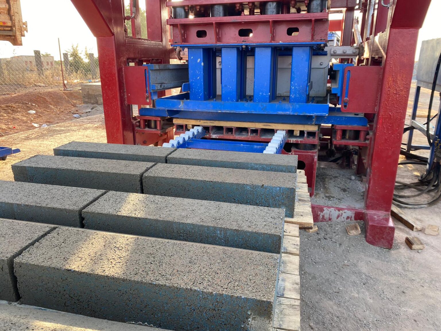 Machine de Fabrication de Parpaing; Machine a Parpaing ...